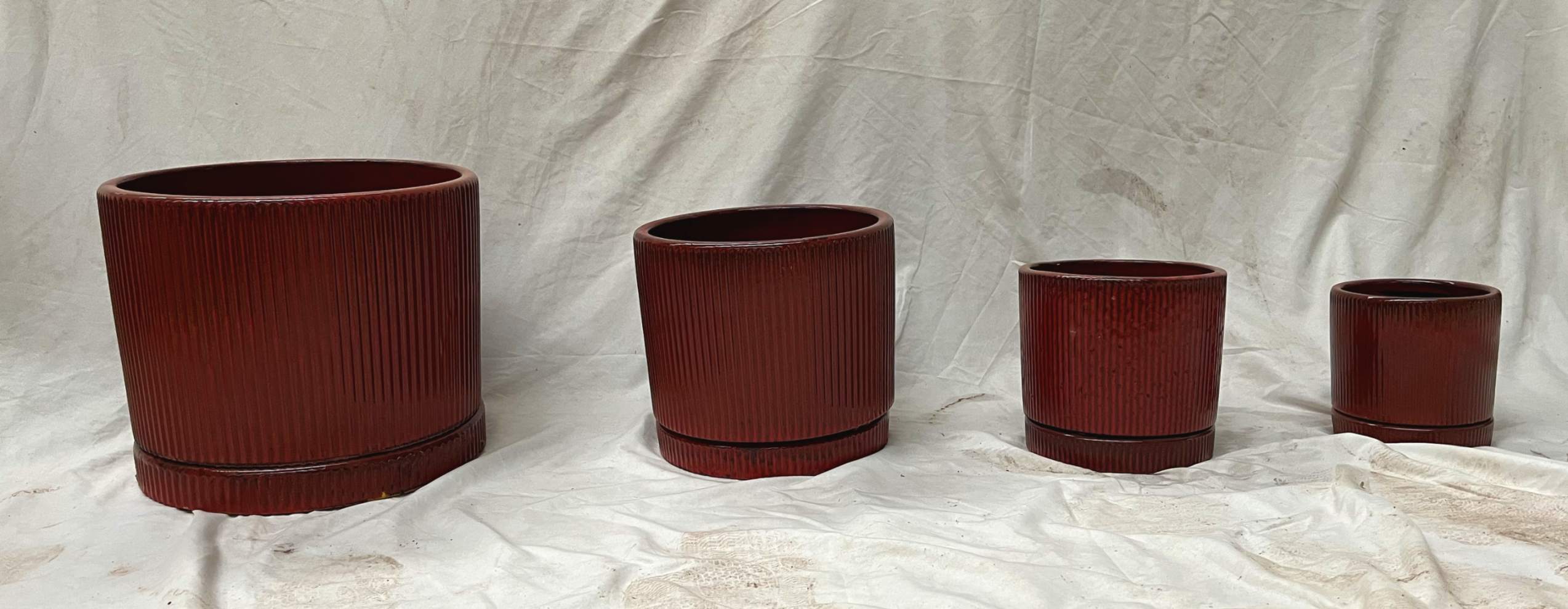 Luxurious Red-Black Ribbed Ceramic Pots for Indoor and Outdoor Décor ...